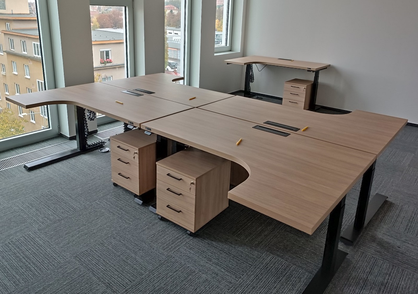 Rohový stůl DeskTherapy D5+ v nejlepší výbavě - Pracuj zdravě