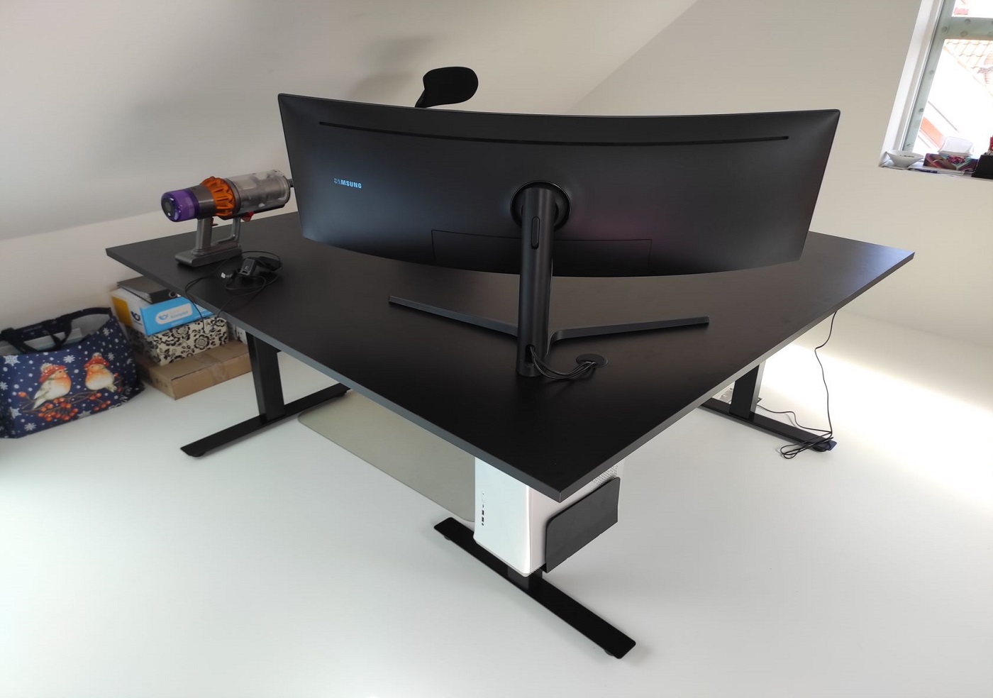 Rohový stůl s velkou deskou - Pracuj zdravě